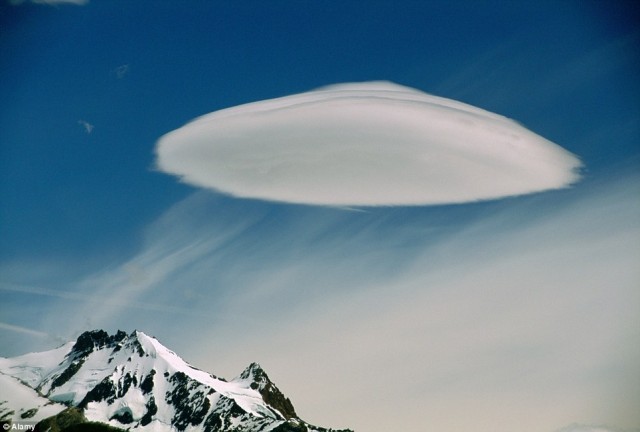 Σύννεφα ή UFO;