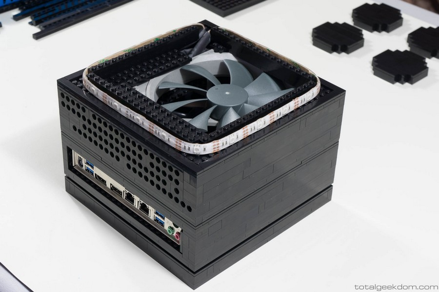 Το LEGO PC είναι το πιο cool computer που είδες ποτέ!