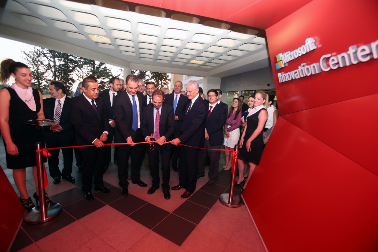 Εγκαινιάσθηκε το Microsoft Innovation Center που βρίσκεται στις ...