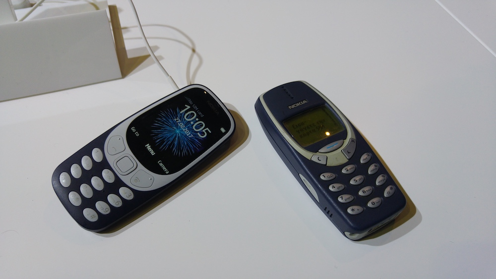 Η στιγμή που περιμένατε: Τα δύο Nokia 3310 (παλιό και νέο) σε ένα hands ...